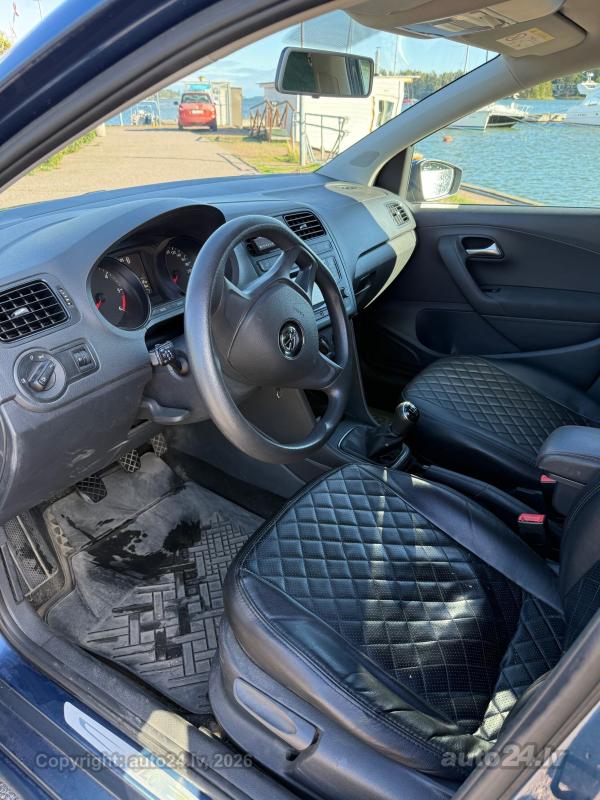 Volkswagen Polo 2016 in Tallinn on AUTOMOTO.COM.LV Blue Volkswagen Polo 2016 in Tallinn, with an engine capacity of 1.40 L and mileage of 187 thousand km for 6290 €, photo 6 on AUTOMOTO.COM.LV