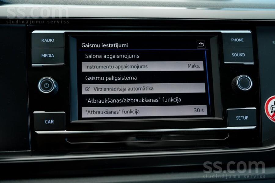 Zils Volkswagen Polo 2019 Rīga, ar dzinēja tilpumu 1.00 L un nobraukumu 145 tūkst. km par 8900 €, foto 22 vietnē AUTOMOTO.COM.LV
