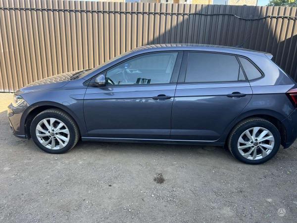 Blue Volkswagen Polo 2022 in Kaunas, with an engine capacity of 1.00 L and mileage of 72 thousand km for 10700 €, photo 5 on AUTOMOTO.COM.LV