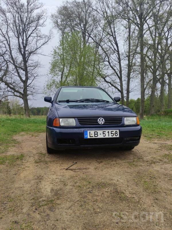 Zils Volkswagen Polo 1999 Madona, ar dzinēja tilpumu 1.60 L un nobraukumu 261 tūkst. km par 400 €, foto 1 vietnē AUTOMOTO.COM.LV