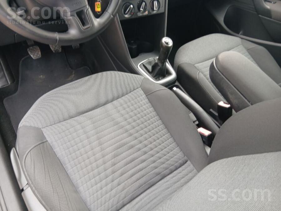 Blue Volkswagen Polo 2009 in Riga, with an engine capacity of 1.40 L and mileage of 140 thousand km for 4000 €, photo 15 on AUTOMOTO.COM.LV