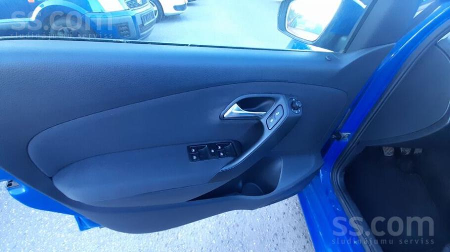 Blue Volkswagen Polo 2009 in Riga, with an engine capacity of 1.40 L and mileage of 140 thousand km for 4000 €, photo 25 on AUTOMOTO.COM.LV
