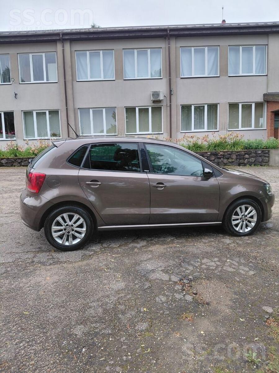 Brown Volkswagen Polo 2011 in Saldus, with an engine capacity of 1.60 L and mileage of 328 thousand km for 3200 €, photo 1 on AUTOMOTO.COM.LV
