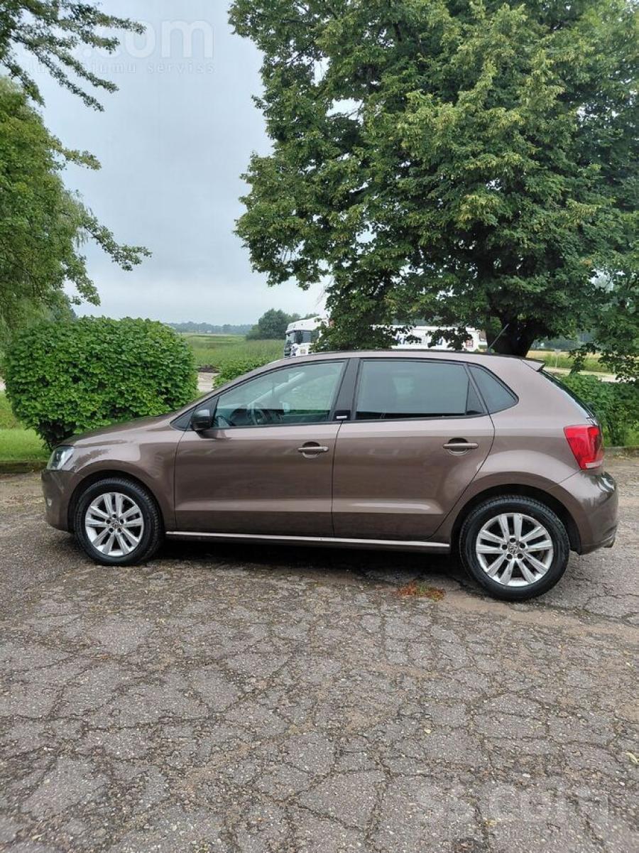 Brown Volkswagen Polo 2011 in Saldus, with an engine capacity of 1.60 L and mileage of 328 thousand km for 3200 €, photo 3 on AUTOMOTO.COM.LV