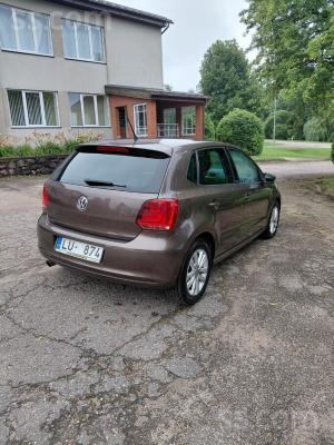 Brown Volkswagen Polo 2011 in Saldus, with an engine capacity of 1.60 L and mileage of 328 thousand km for 3200 €, photo 5 on AUTOMOTO.COM.LV