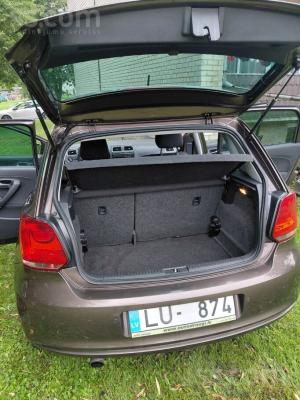 Brown Volkswagen Polo 2011 in Saldus, with an engine capacity of 1.60 L and mileage of 328 thousand km for 3200 €, photo 9 on AUTOMOTO.COM.LV