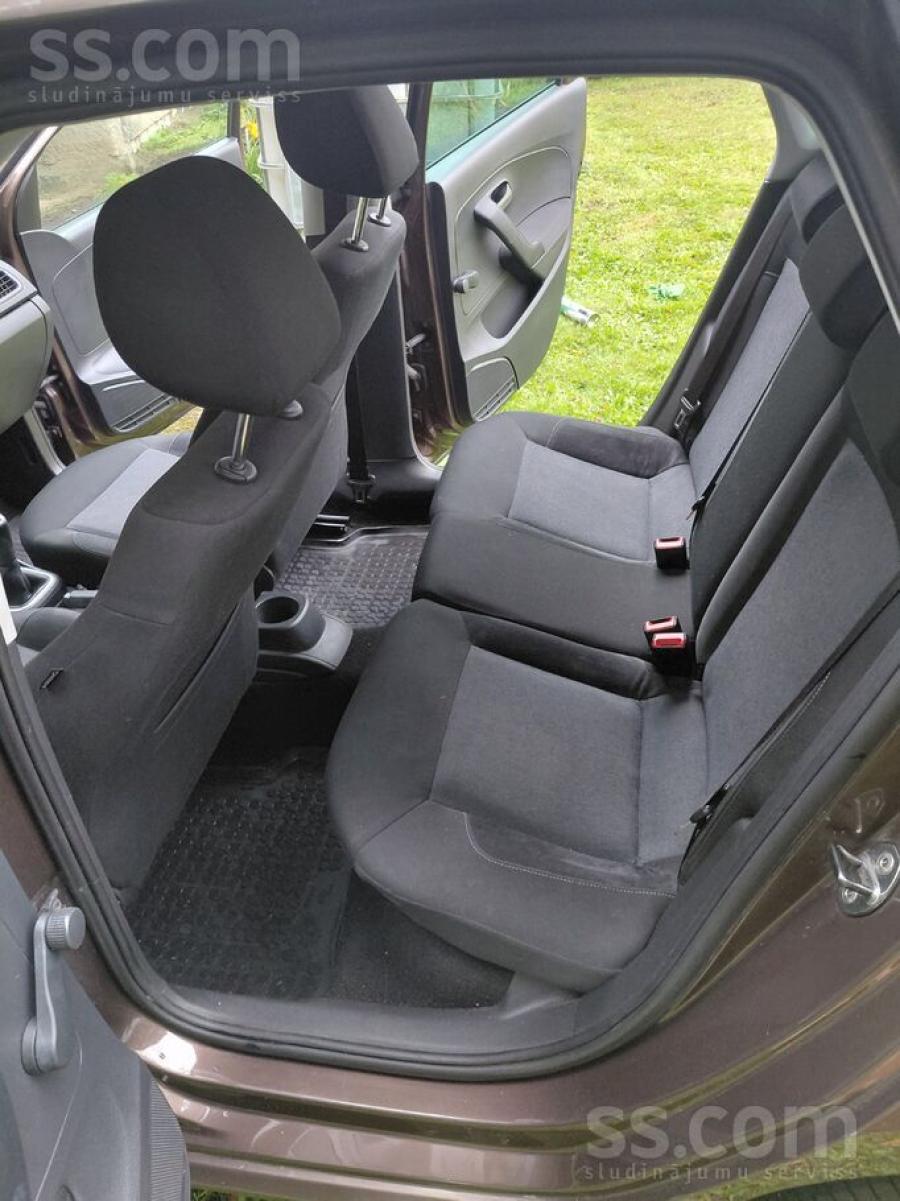 Brown Volkswagen Polo 2011 in Saldus, with an engine capacity of 1.60 L and mileage of 328 thousand km for 3200 €, photo 10 on AUTOMOTO.COM.LV