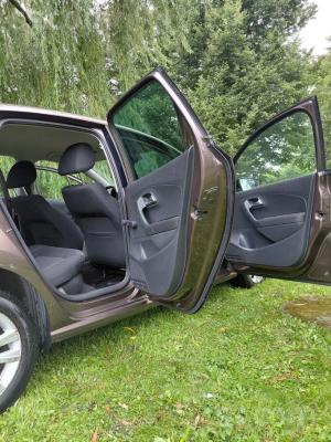 Brown Volkswagen Polo 2011 in Saldus, with an engine capacity of 1.60 L and mileage of 328 thousand km for 3200 €, photo 17 on AUTOMOTO.COM.LV