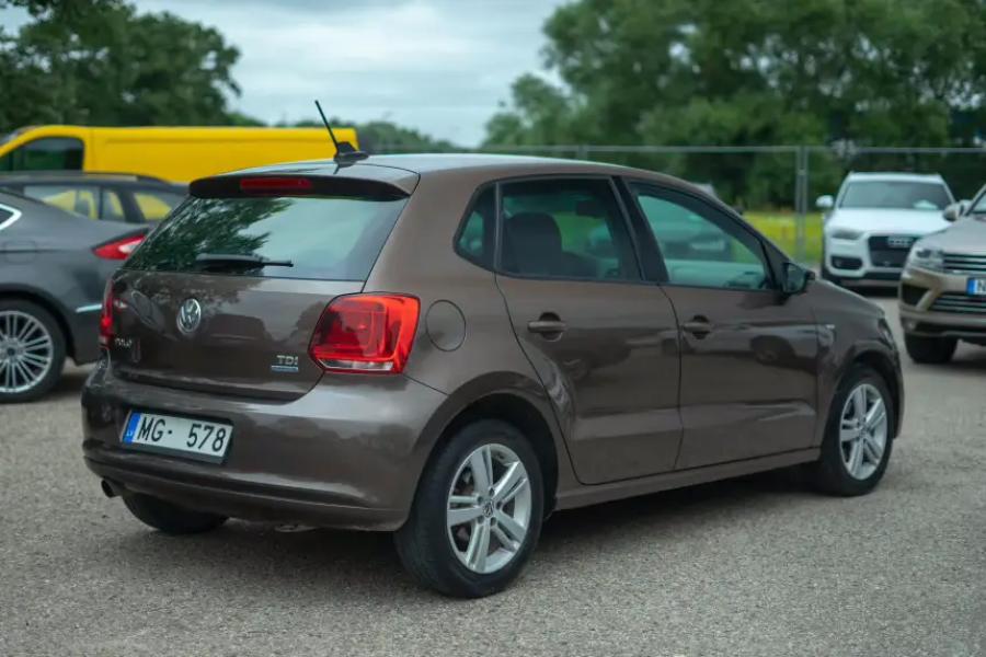 Brūns Volkswagen Polo 2012 Liepāja, ar dzinēja tilpumu 1.60 L un nobraukumu 276 tūkst. km par 4500 €, foto 5 vietnē AUTOMOTO.COM.LV