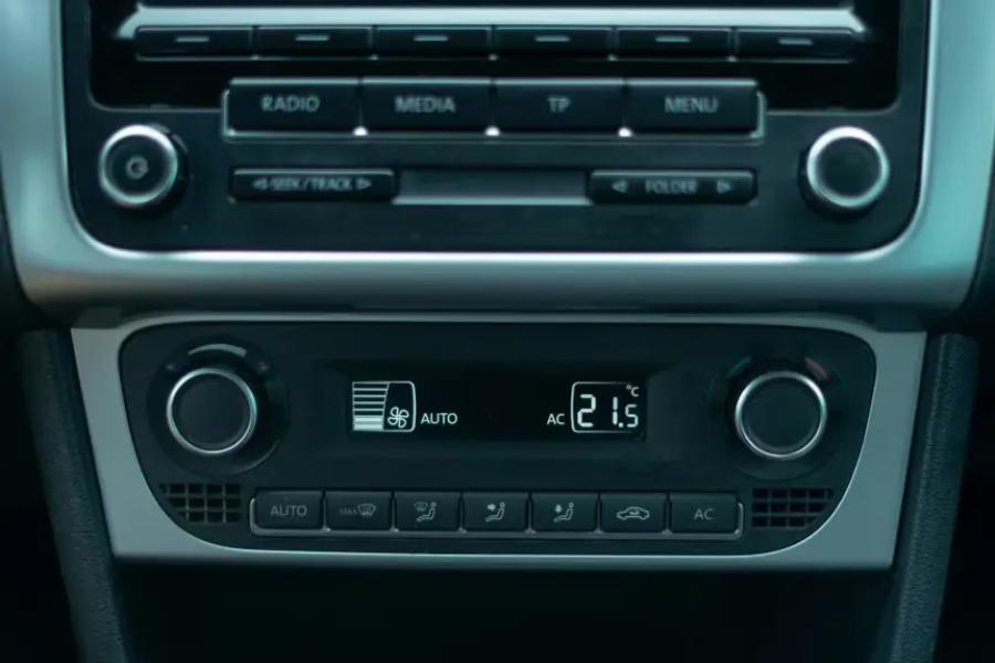 Brūns Volkswagen Polo 2012 Liepāja, ar dzinēja tilpumu 1.60 L un nobraukumu 276 tūkst. km par 4500 €, foto 17 vietnē AUTOMOTO.COM.LV