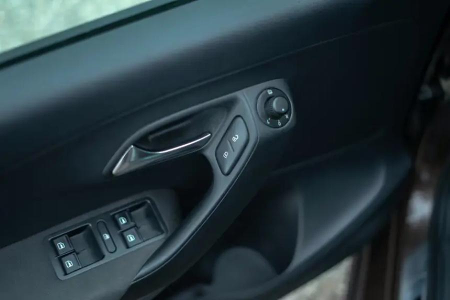 Brūns Volkswagen Polo 2012 Liepāja, ar dzinēja tilpumu 1.60 L un nobraukumu 276 tūkst. km par 4500 €, foto 19 vietnē AUTOMOTO.COM.LV