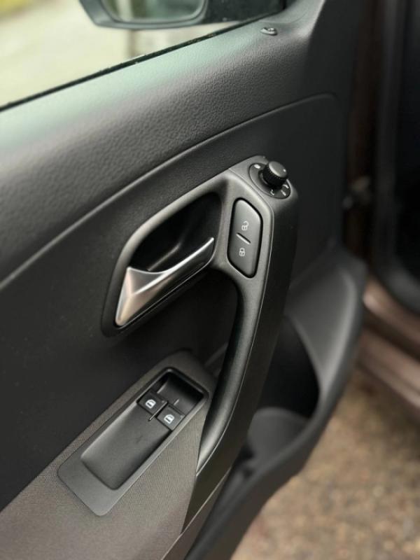 Brūns Volkswagen Polo 2013 Rīga, ar dzinēja tilpumu 1.60 L un nobraukumu 257 tūkst. km par 5350 €, foto 7 vietnē AUTOMOTO.COM.LV