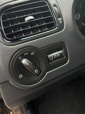 Brown Volkswagen Polo 2013 in Riga, with an engine capacity of 1.60 L and mileage of 257 thousand km for 5350 €, photo 25 on AUTOMOTO.COM.LV