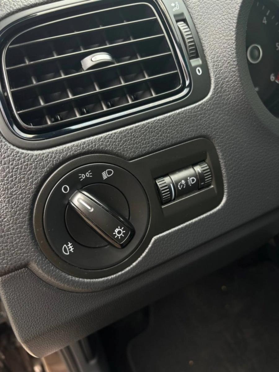 Brown Volkswagen Polo 2013 in Riga, with an engine capacity of 1.60 L and mileage of 257 thousand km for 5350 €, photo 25 on AUTOMOTO.COM.LV