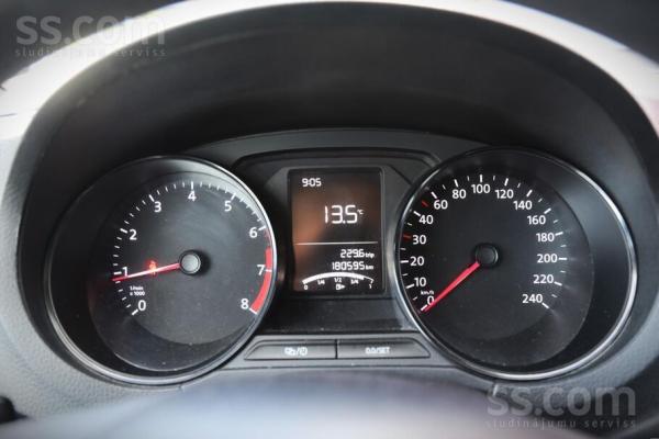 Brown Volkswagen Polo 2017 in Riga, with an engine capacity of 1.00 L and mileage of 181 thousand km for 4995 €, photo 7 on AUTOMOTO.COM.LV