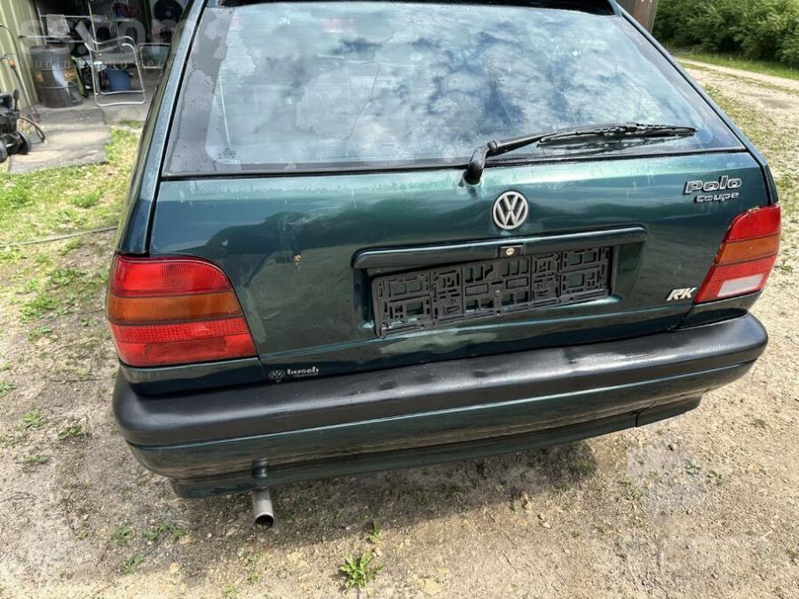 Green Volkswagen Polo 1993 in Riga, with an engine capacity of 1.00 L and mileage of 300 thousand km for 1150 €, photo 4 on AUTOMOTO.COM.LV