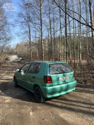 Green Volkswagen Polo 1995 in Vilnius, with an engine capacity of 1.10 L and mileage of 195 thousand km for 1150 €, photo 4 on AUTOMOTO.COM.LV