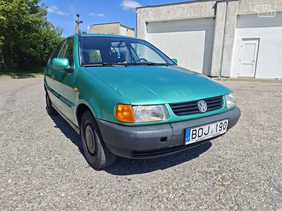 Green Volkswagen Polo 1996 in Jonava, with an engine capacity of 1.00 L and mileage of 118 thousand km for 500 €, photo 3 on AUTOMOTO.COM.LV