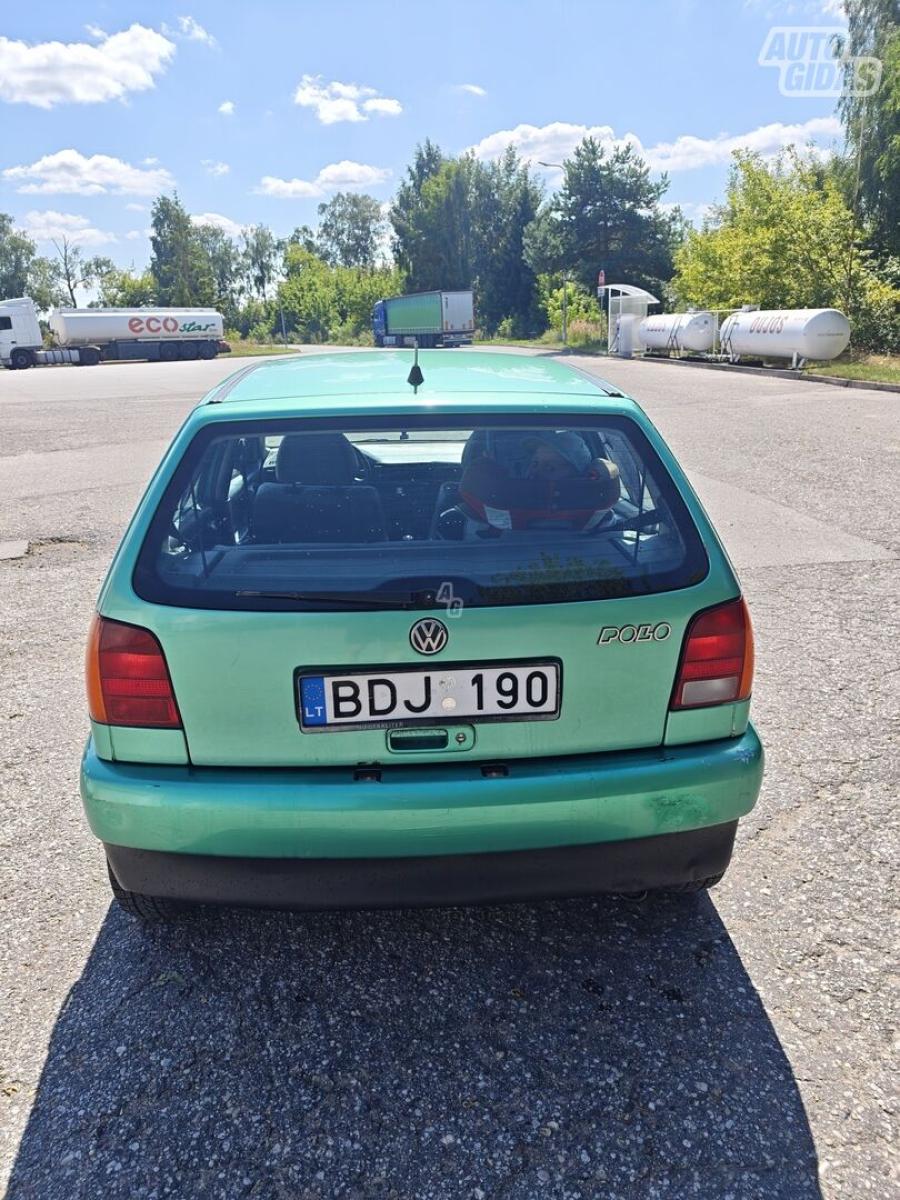 Green Volkswagen Polo 1996 in Jonava, with an engine capacity of 1.00 L and mileage of 118 thousand km for 500 €, photo 6 on AUTOMOTO.COM.LV