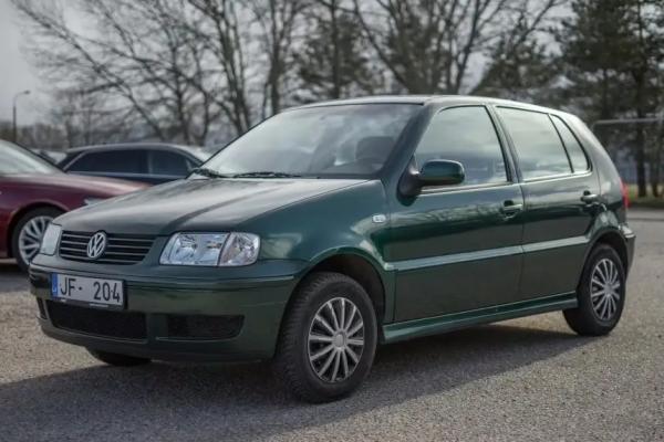 Zaļš Volkswagen Polo 2000 Liepāja, ar dzinēja tilpumu 1.40 L un nobraukumu 283 tūkst. km par 1150 €, foto 1 vietnē AUTOMOTO.COM.LV