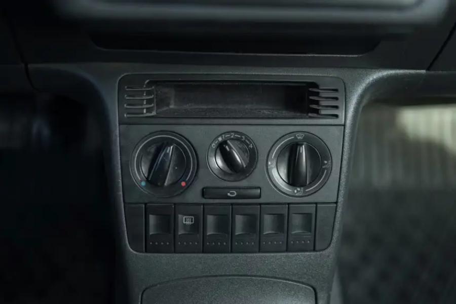 Zaļš Volkswagen Polo 2000 Liepāja, ar dzinēja tilpumu 1.40 L un nobraukumu 283 tūkst. km par 1150 €, foto 14 vietnē AUTOMOTO.COM.LV
