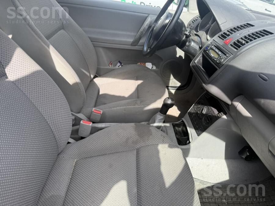 Green Volkswagen Polo 2000 in Riga, with an engine capacity of 1.40 L and mileage of 201 thousand km for 890 €, photo 7 on AUTOMOTO.COM.LV