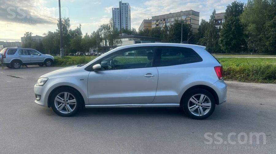 Grey Volkswagen Polo 2014 in Riga, with an engine capacity of 1.60 L and mileage of 232 thousand km for 4500 €, photo 3 on AUTOMOTO.COM.LV