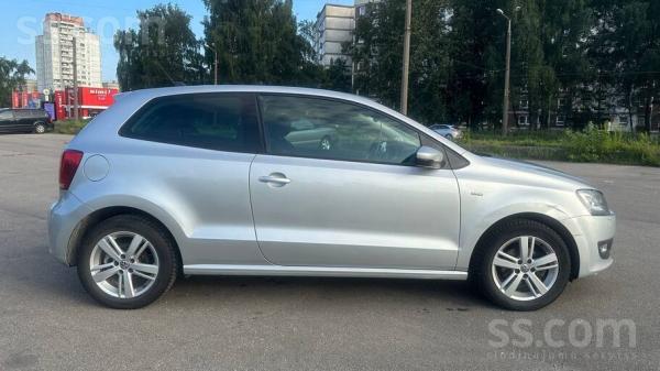 Pelēks Volkswagen Polo 2014 Rīga, ar dzinēja tilpumu 1.60 L un nobraukumu 232 tūkst. km par 4500 €, foto 3 vietnē AUTOMOTO.COM.LV