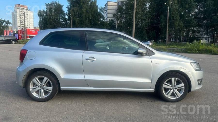 Grey Volkswagen Polo 2014 in Riga, with an engine capacity of 1.60 L and mileage of 232 thousand km for 4500 €, photo 4 on AUTOMOTO.COM.LV