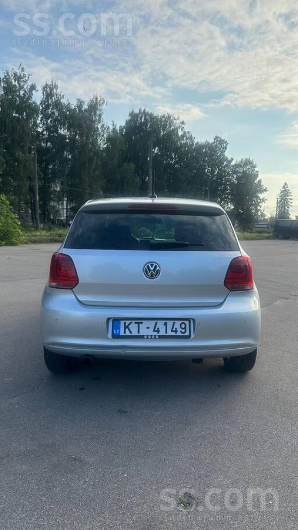 Pelēks Volkswagen Polo 2014 Rīga, ar dzinēja tilpumu 1.60 L un nobraukumu 232 tūkst. km par 4500 €, foto 4 vietnē AUTOMOTO.COM.LV