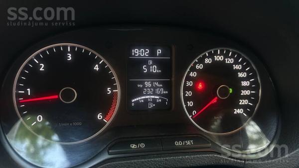 Pelēks Volkswagen Polo 2014 Rīga, ar dzinēja tilpumu 1.60 L un nobraukumu 232 tūkst. km par 4500 €, foto 6 vietnē AUTOMOTO.COM.LV