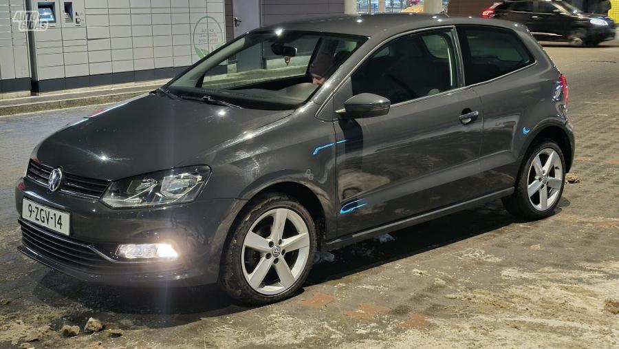 Grey Volkswagen Polo 2015 in Vilnius, with an engine capacity of 1.40 L and mileage of 297 thousand km for 5699 €, photo 1 on AUTOMOTO.COM.LV