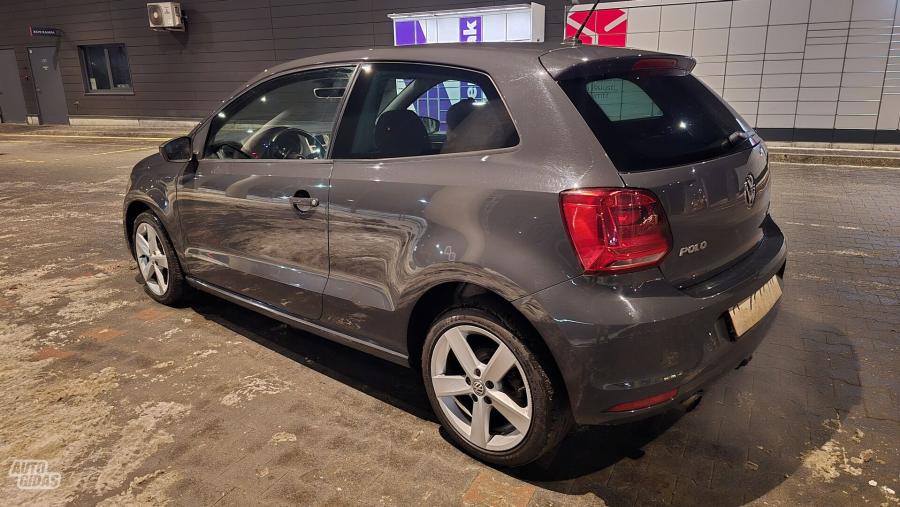 Grey Volkswagen Polo 2015 in Vilnius, with an engine capacity of 1.40 L and mileage of 297 thousand km for 5699 €, photo 6 on AUTOMOTO.COM.LV