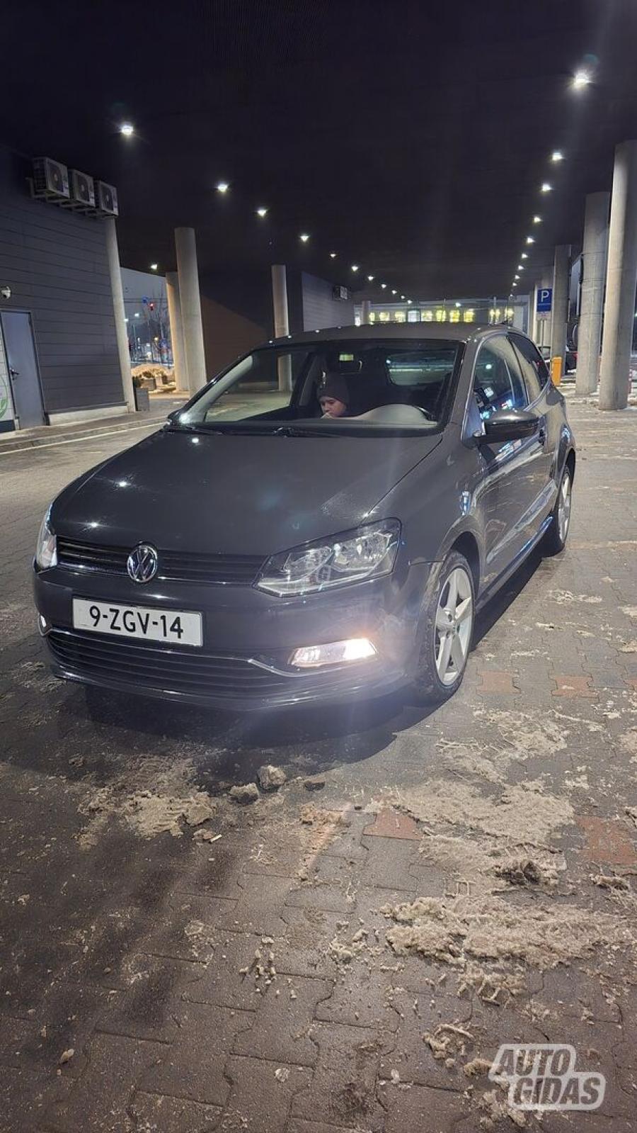 Grey Volkswagen Polo 2015 in Vilnius, with an engine capacity of 1.40 L and mileage of 297 thousand km for 5699 €, photo 11 on AUTOMOTO.COM.LV