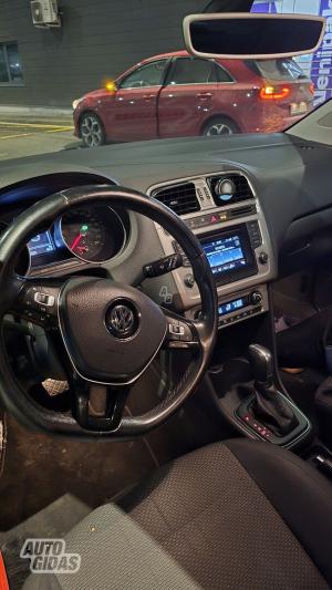 Grey Volkswagen Polo 2015 in Vilnius, with an engine capacity of 1.40 L and mileage of 297 thousand km for 5699 €, photo 12 on AUTOMOTO.COM.LV