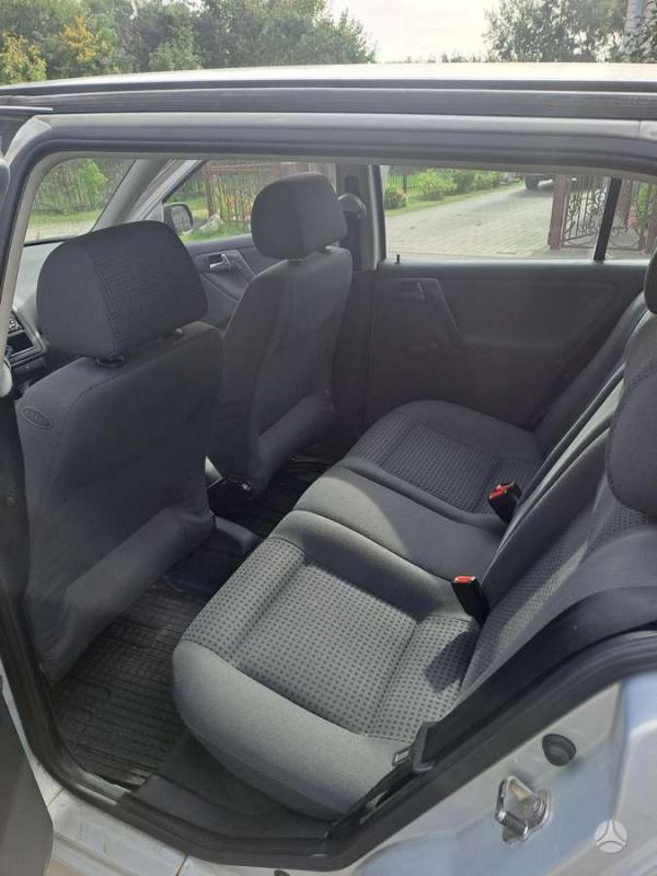 Grey Volkswagen Polo 2000 in Sirvintos, with an engine capacity of 0.00 L and mileage of 278 thousand km for 950 €, photo 8 on AUTOMOTO.COM.LV