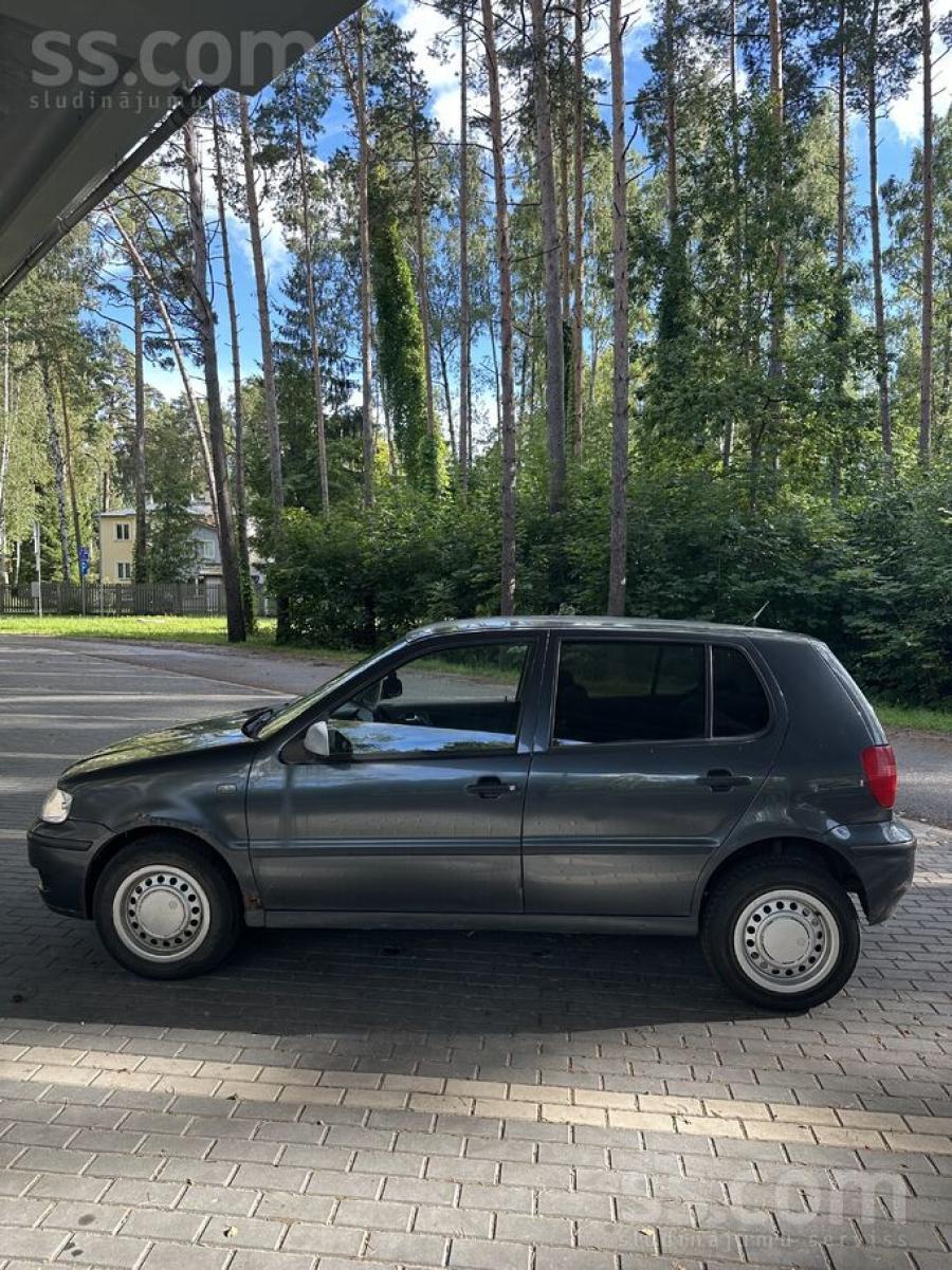 Grey Volkswagen Polo 2000 in Jurmala, with an engine capacity of 1.40 L and mileage of 338 thousand km for 750 €, photo 3 on AUTOMOTO.COM.LV