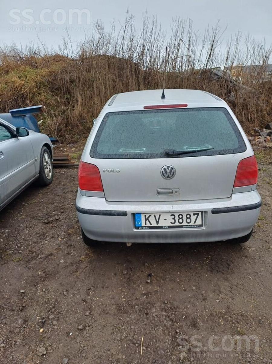Pelēks Volkswagen Polo 2001 Liepāja, ar dzinēja tilpumu 1.40 L un nobraukumu 301 tūkst. km par 700 €, foto 1 vietnē AUTOMOTO.COM.LV