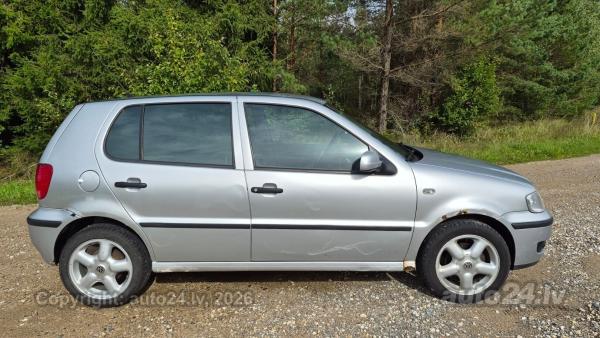 Pelēks Volkswagen Polo 2001 Tallina, ar dzinēja tilpumu 1.40 L un nobraukumu 150 tūkst. km par 1500 €, foto 5 vietnē AUTOMOTO.COM.LV