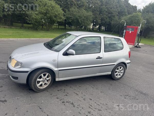 Pelēks Volkswagen Polo 2001 Liepāja, ar dzinēja tilpumu 1.40 L un nobraukumu 303 tūkst. km par 700 €, foto 1 vietnē AUTOMOTO.COM.LV