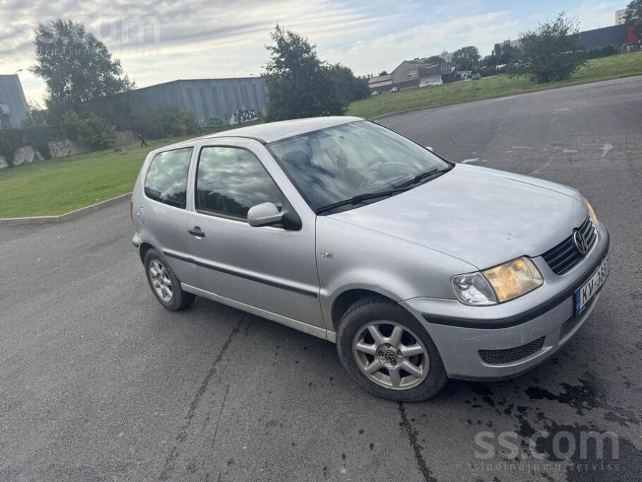 Pelēks Volkswagen Polo 2001 Liepāja, ar dzinēja tilpumu 1.40 L un nobraukumu 303 tūkst. km par 700 €, foto 4 vietnē AUTOMOTO.COM.LV