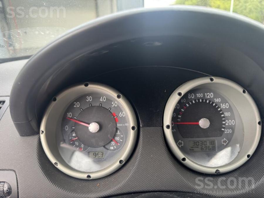 Pelēks Volkswagen Polo 2001 Liepāja, ar dzinēja tilpumu 1.40 L un nobraukumu 303 tūkst. km par 700 €, foto 10 vietnē AUTOMOTO.COM.LV