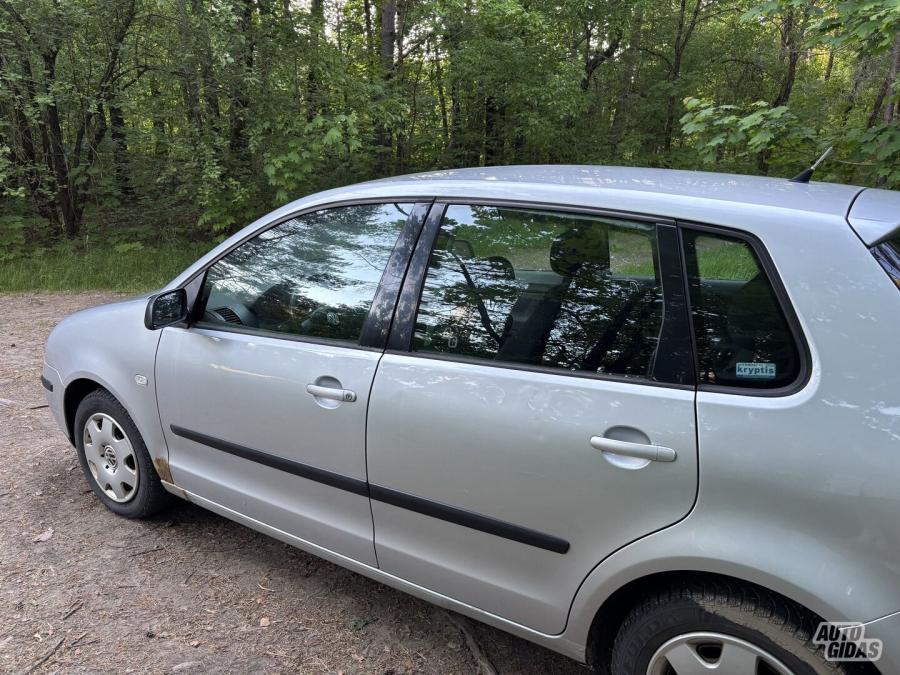 Grey Volkswagen Polo 2002 in Vilnius, with an engine capacity of 1.20 L and mileage of 197 thousand km for 800 €, photo 5 on AUTOMOTO.COM.LV