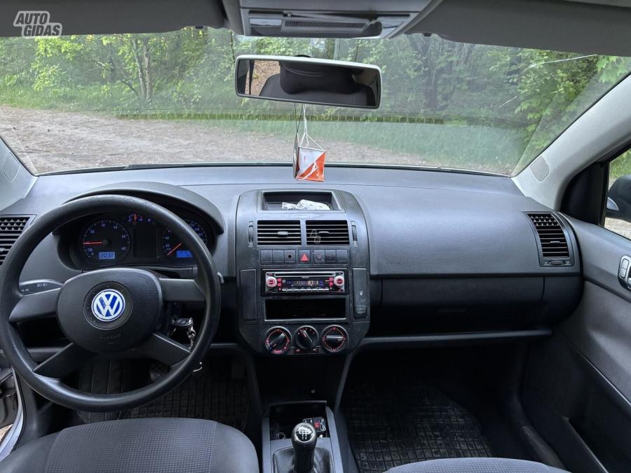 Grey Volkswagen Polo 2002 in Vilnius, with an engine capacity of 1.20 L and mileage of 197 thousand km for 800 €, photo 7 on AUTOMOTO.COM.LV