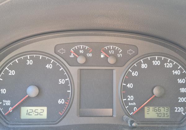 Grey Volkswagen Polo 2002 in Tallinn, with an engine capacity of 1.40 L and mileage of 316 thousand km for 990 €, photo 6 on AUTOMOTO.COM.LV