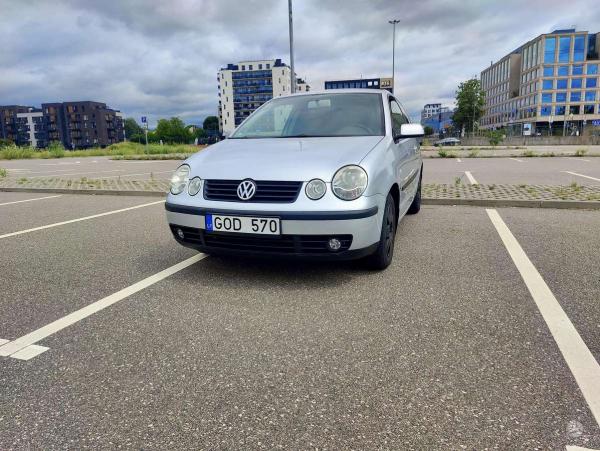 Grey Volkswagen Polo 2002 in Vilnius, with an engine capacity of 1.40 L and mileage of 205 thousand km for 950 €, photo 1 on AUTOMOTO.COM.LV