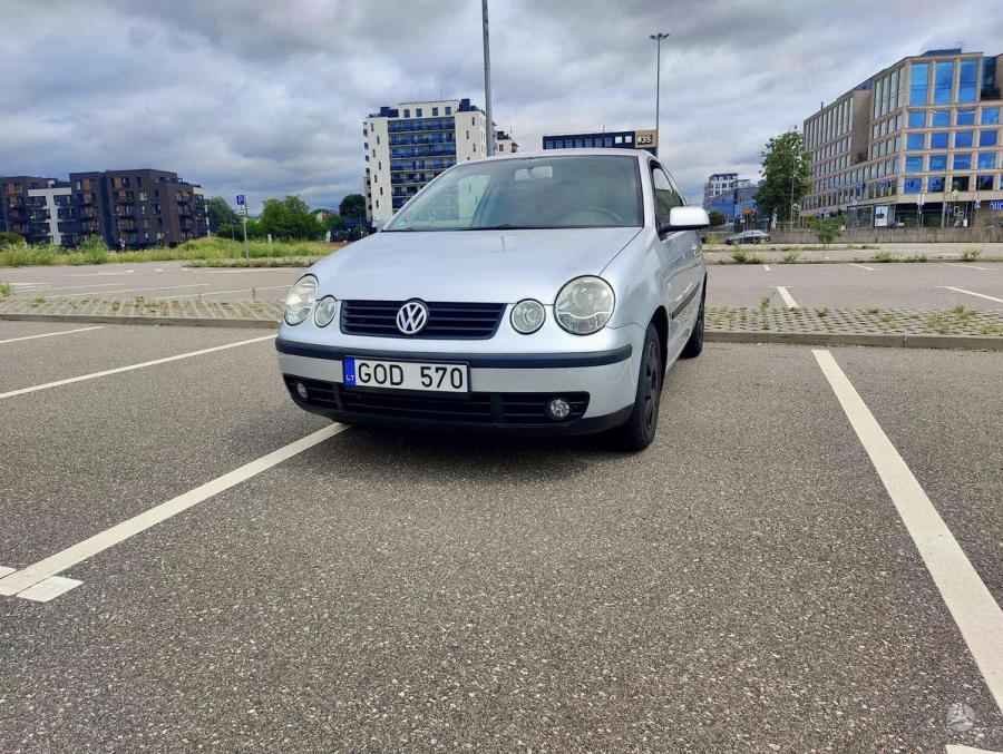 Grey Volkswagen Polo 2002 in Vilnius, with an engine capacity of 1.40 L and mileage of 205 thousand km for 950 €, photo 1 on AUTOMOTO.COM.LV