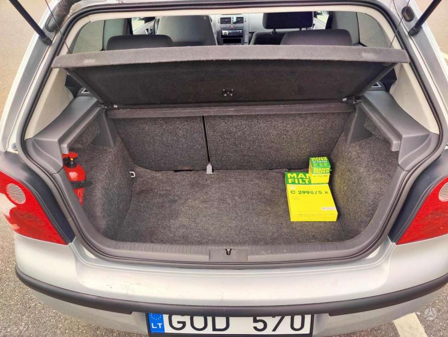 Grey Volkswagen Polo 2002 in Vilnius, with an engine capacity of 1.40 L and mileage of 205 thousand km for 950 €, photo 7 on AUTOMOTO.COM.LV