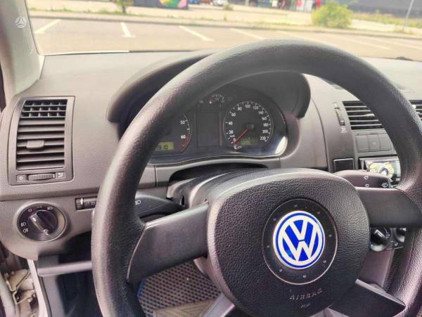 Grey Volkswagen Polo 2002 in Vilnius, with an engine capacity of 1.40 L and mileage of 205 thousand km for 950 €, photo 10 on AUTOMOTO.COM.LV