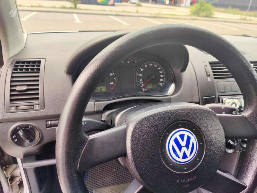 Grey Volkswagen Polo 2002 in Vilnius, with an engine capacity of 1.40 L and mileage of 205 thousand km for 950 €, photo 11 on AUTOMOTO.COM.LV